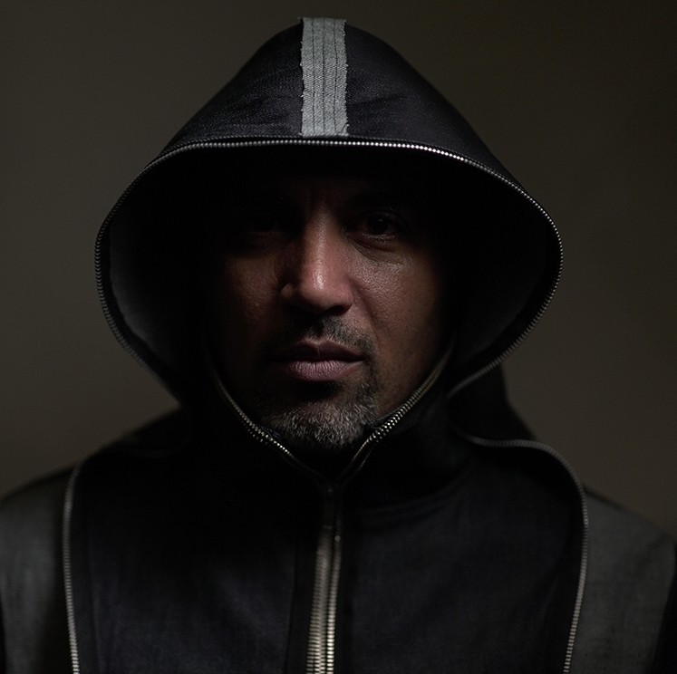 LEONIE - Sinah Booking